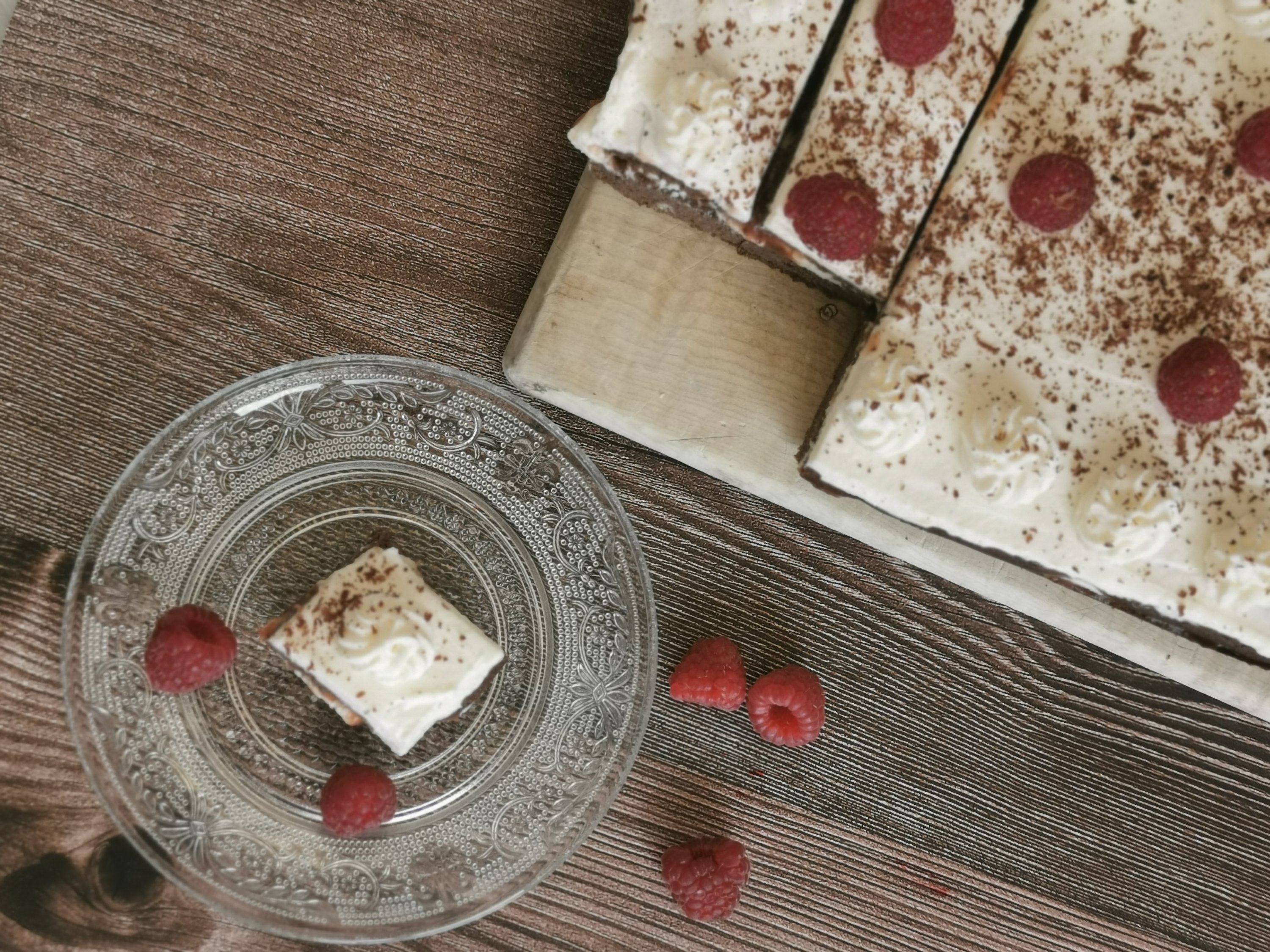 Čokoladno – sadno #lchf pecivo z vanilijevo kremo – Samo Mama Emanuela